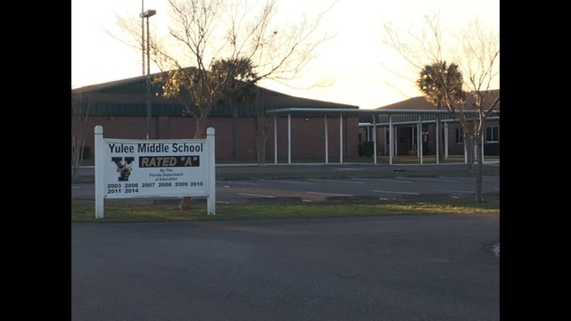 Mom claims her daughter caught lice at Yulee Middle School | WJAX-TV